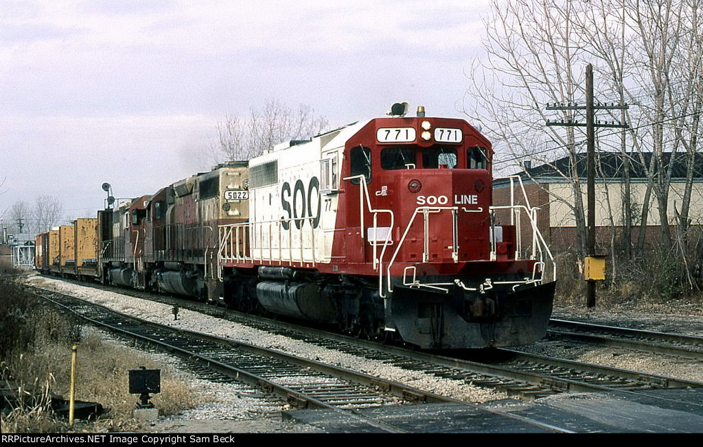 SOO 771, HLCX 5022, and 5025